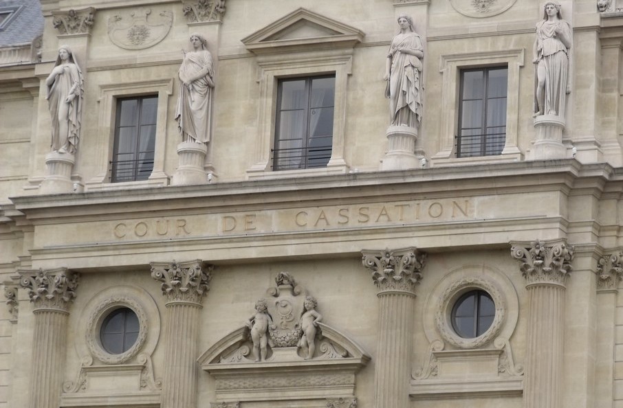 Crimes committed in Syria : universal jurisdiction French Justice